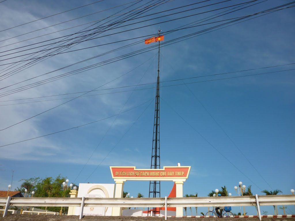 Kỳ vĩ Cột Dây thép Long Điền A